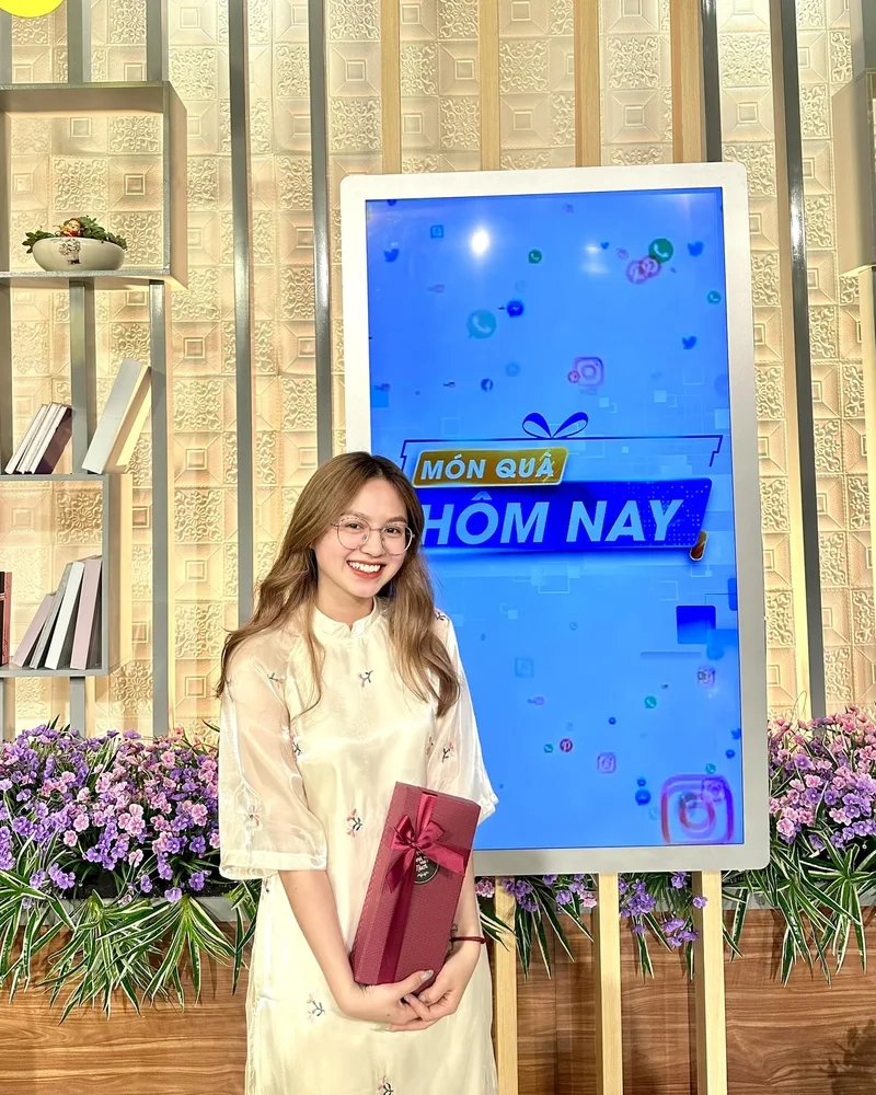 Loạt ảnh Đặng Thu Hà đầy thần thái khiến fan xuýt xoa